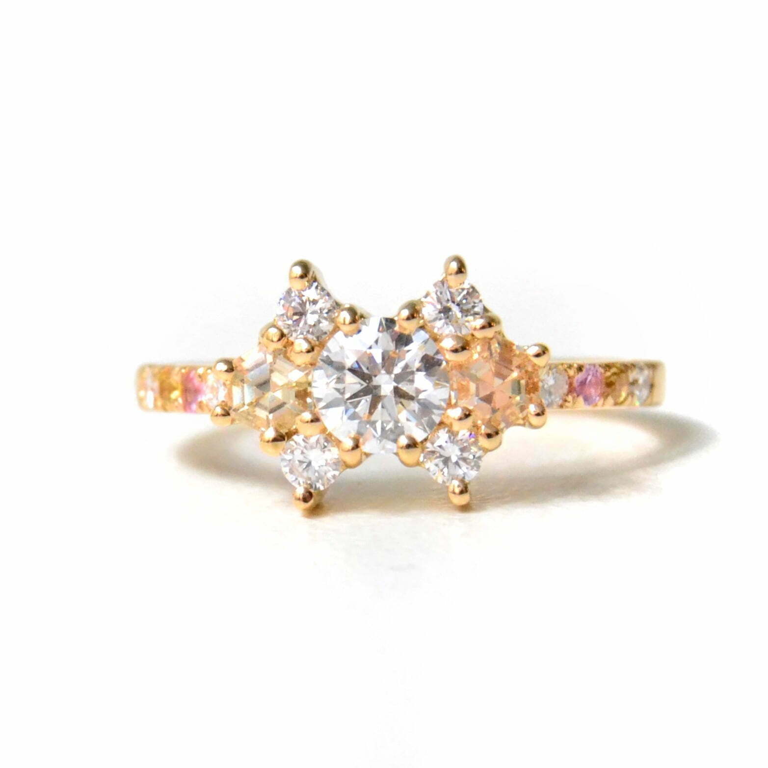 Diamond ring with traceable diamond and sapphires - Anpé Atelier CPH